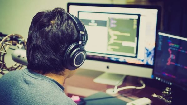 सॉफ्टवेयर इंजीनियर कैसे बने (Software Engineer Kaise Bane)? - Jacr.in